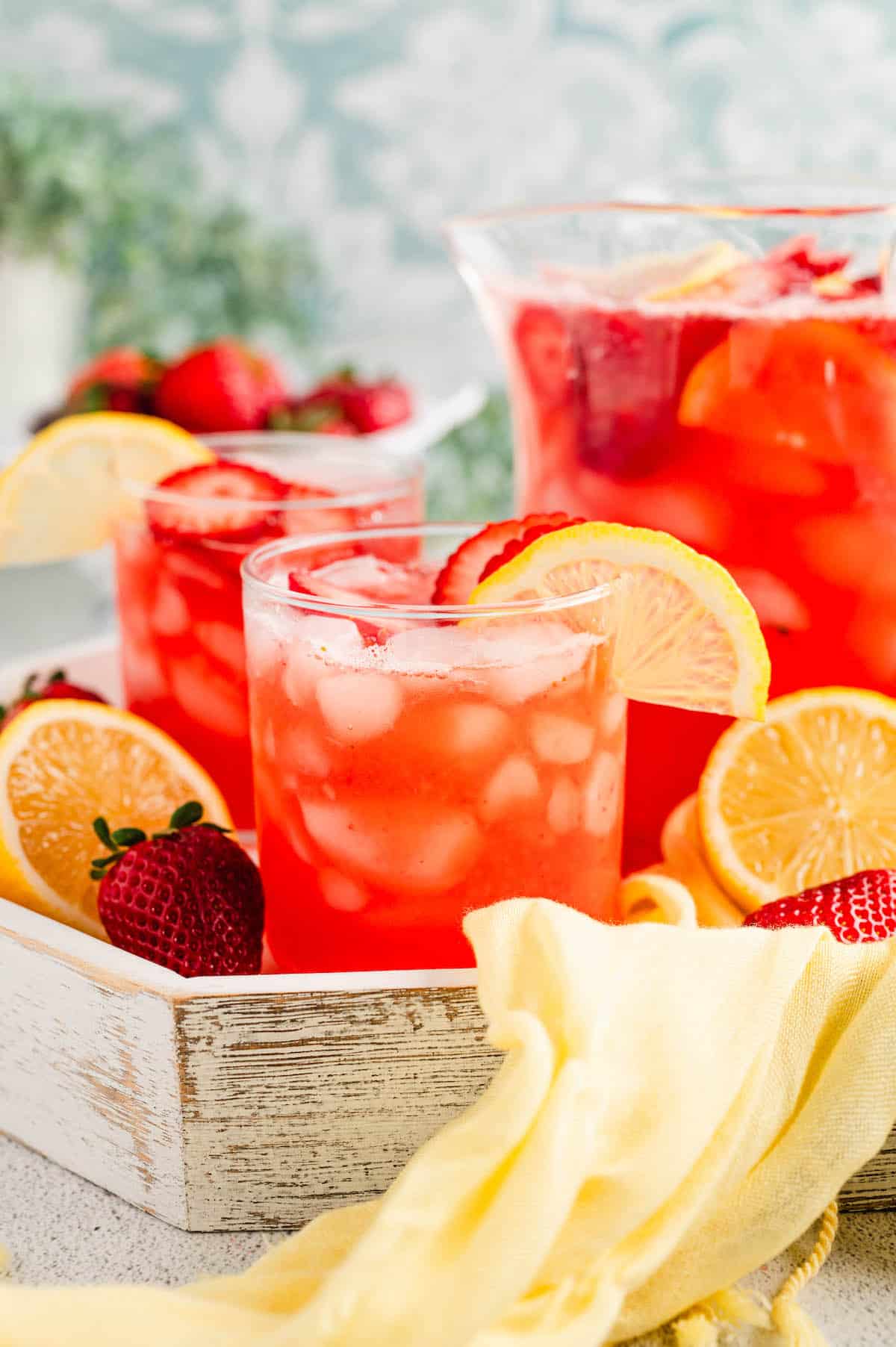 Fresh Strawberry Lemonade - Foxes Love Lemons