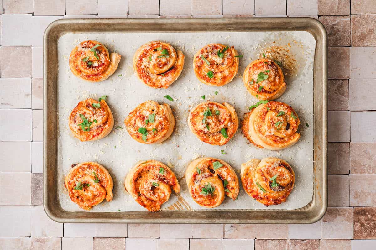 Pepperoni Pizza Pinwheels [Easy Party Favorite] - Foxes Love Lemons